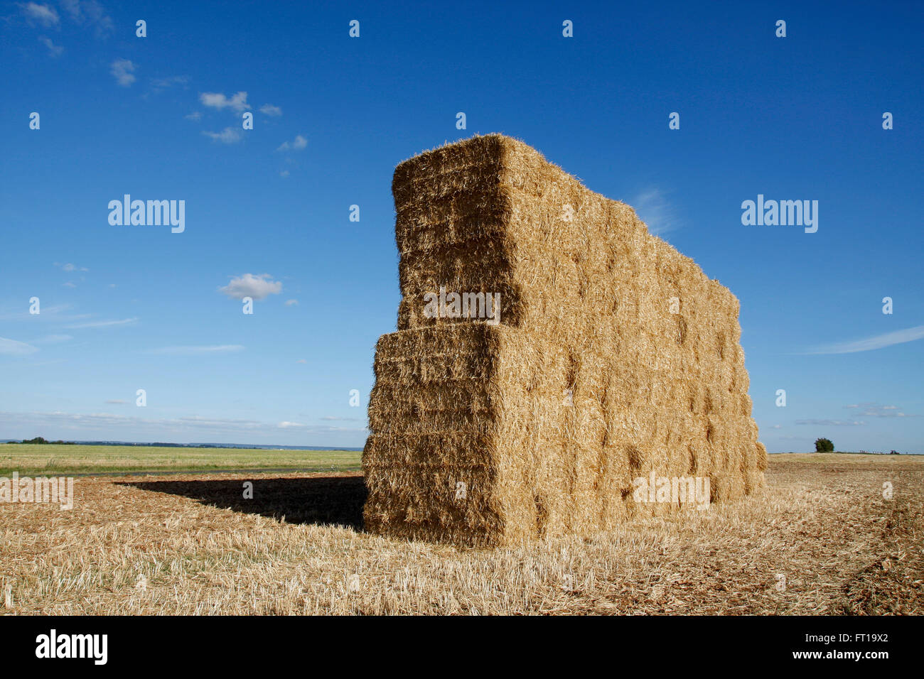 Large pile of stacked bales hi-res stock photography and images - Alamy
