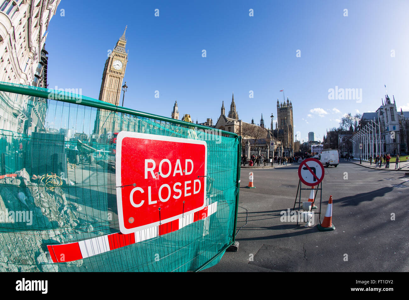 Road closed sign in front of Westminster, The Houses of Parliament and ...