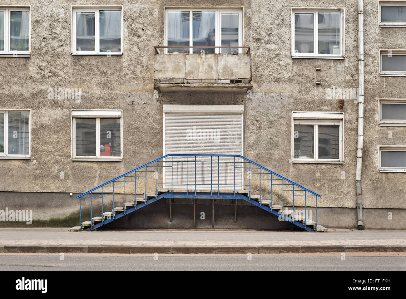 Grunge weathered house with some windows Stock Photo - Alamy