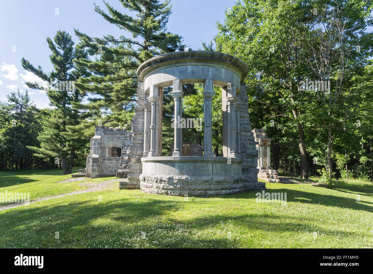 Stone building ruins Stock Photo - Alamy