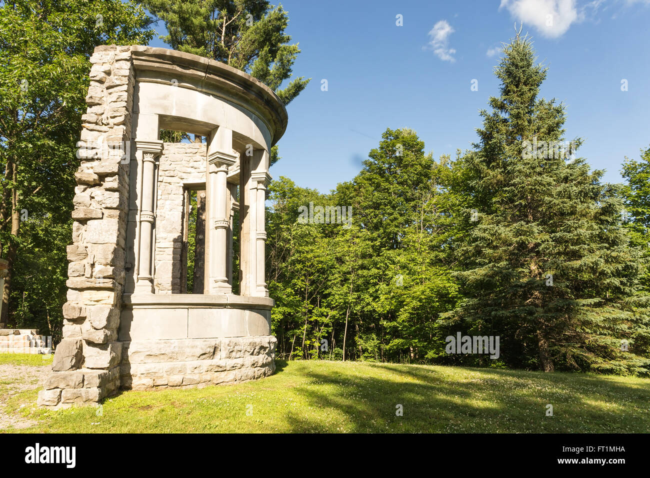 Stone building ruins Stock Photo - Alamy