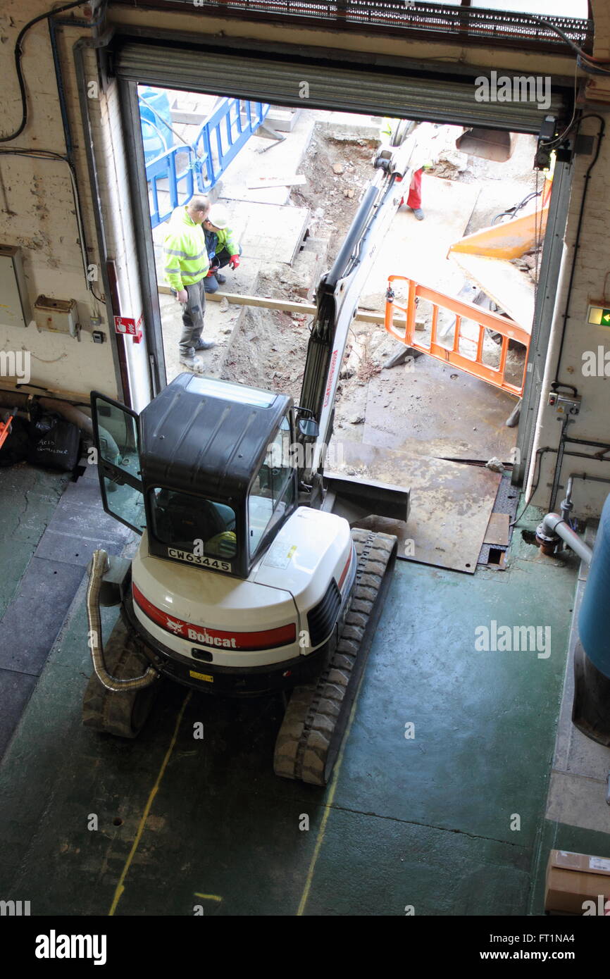 Men Digging Ditch High Resolution Stock Photography and Images - Alamy