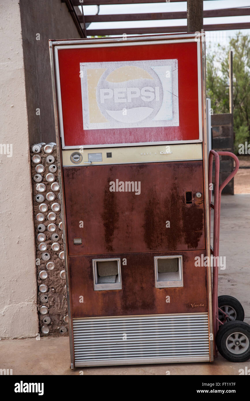 Pepsi machine hi-res stock photography and images - Alamy