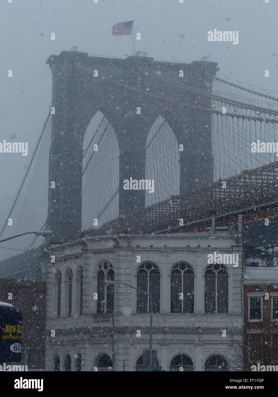Brooklyn bridge during snow storm hi-res stock photography and images ...
