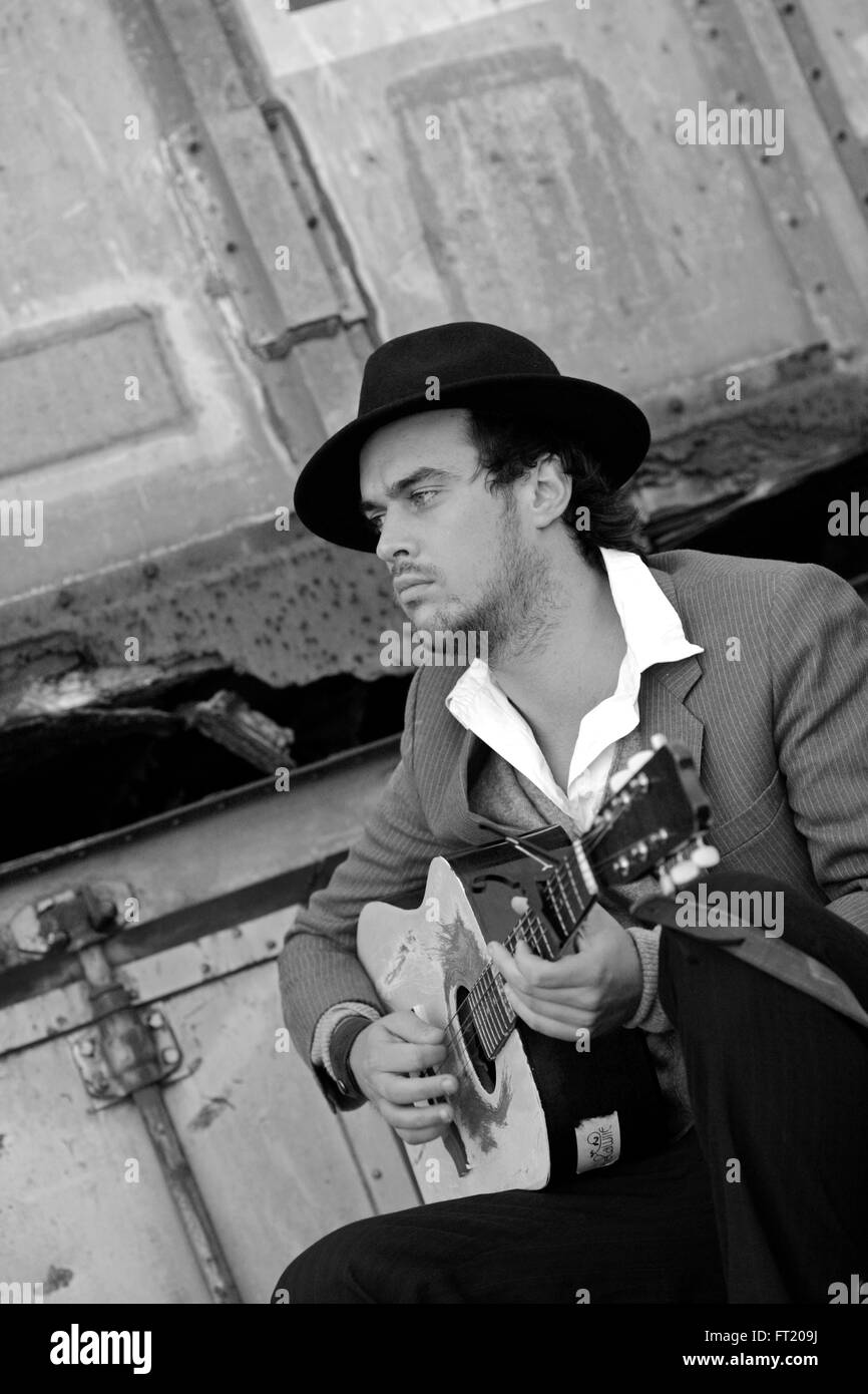 Pete Lawrie, lead singer of Until the Ribbon Breaks UTRB Stock Photo ...