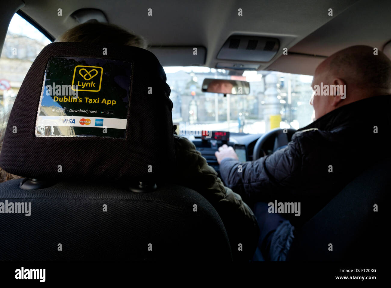 Two people in a taxi meter hi-res stock photography and images - Alamy