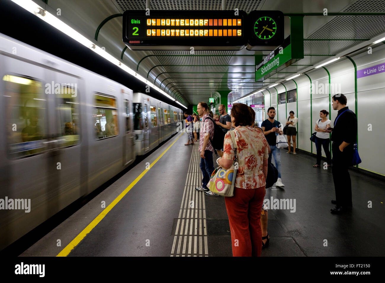 People waiting for the U2 line train at Schottenring U-Bahn subway ...
