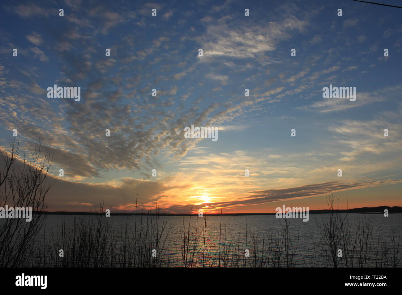 Setting sun over river hi-res stock photography and images - Alamy