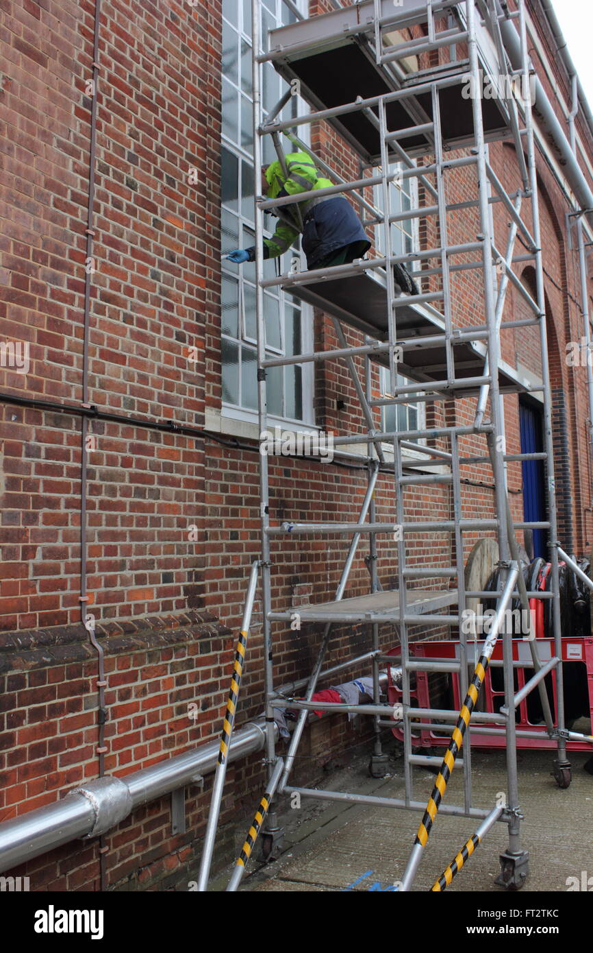 Scaffold platform hi-res stock photography and images - Alamy