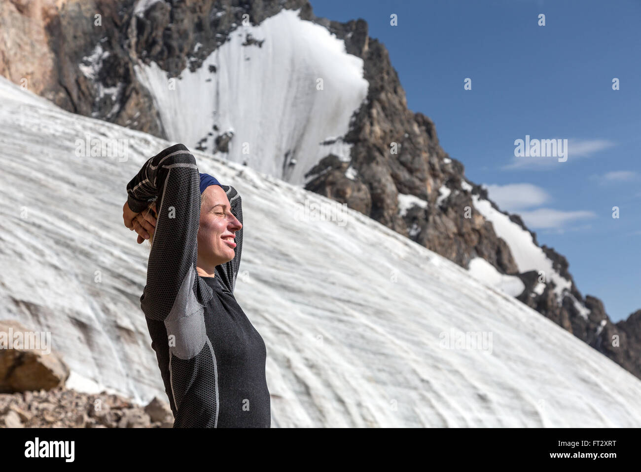 Sunbathe young woman hi-res stock photography and images - Alamy