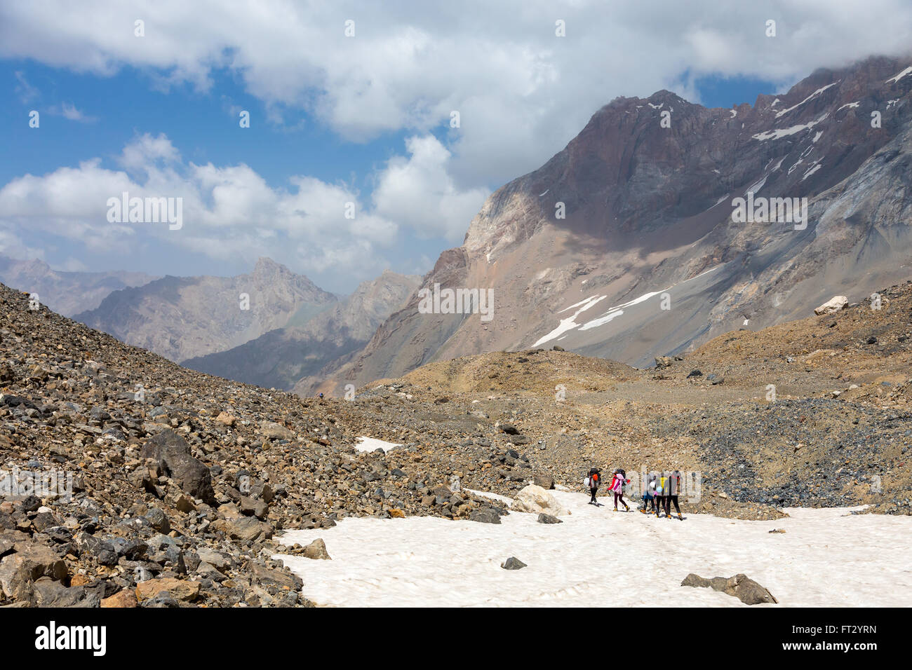 Girl girl snowfield hi-res stock photography and images - Alamy
