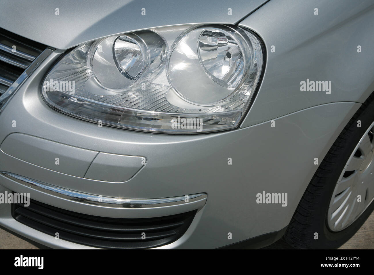 Silver cars hi-res stock photography and images - Alamy