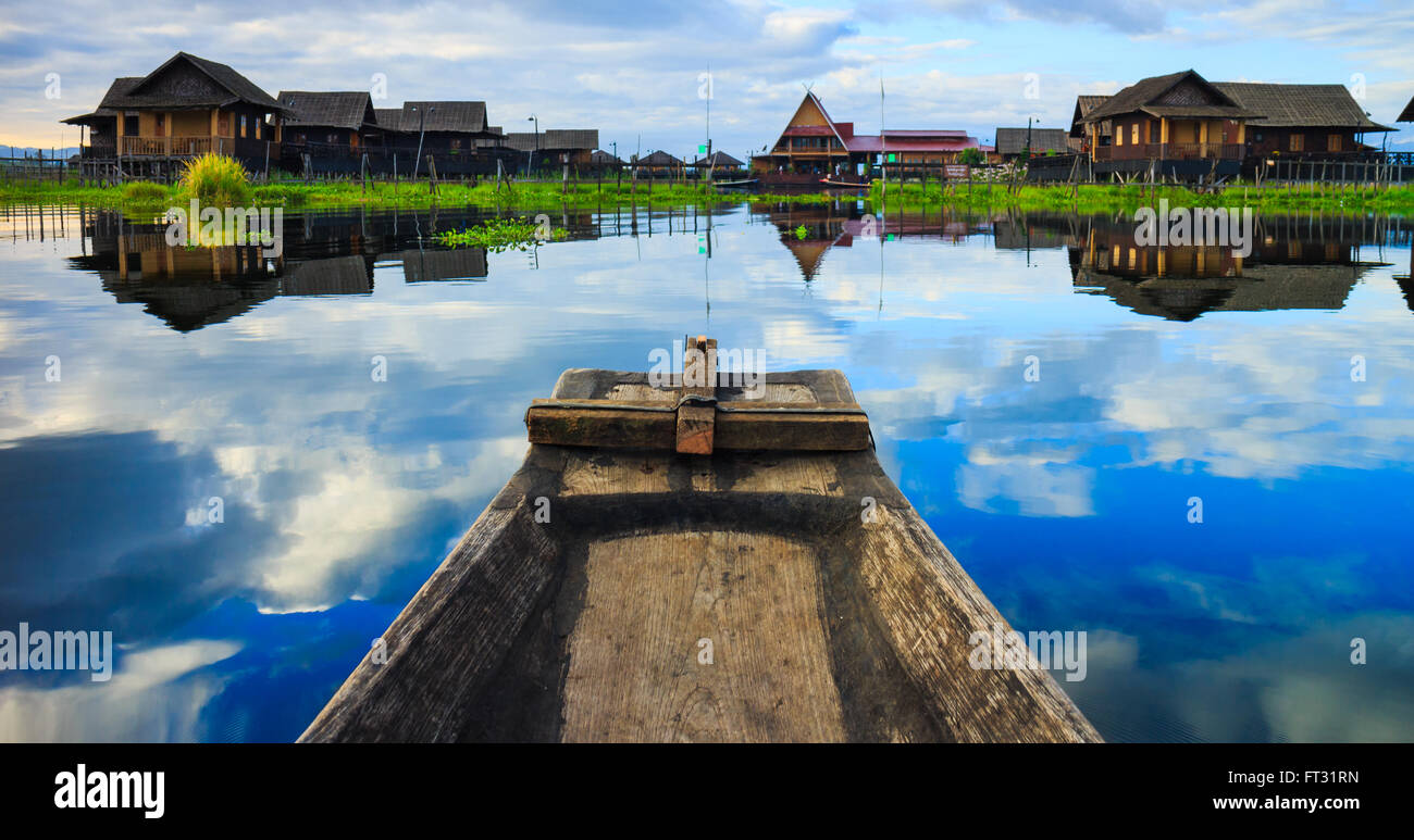 traditional myanmar boat in inle lake, Shan state, Myanmar Stock Photo ...