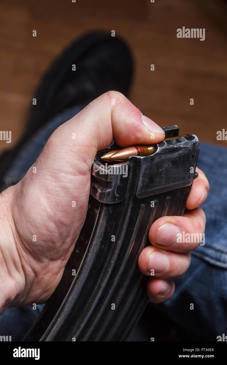 Loading 5.56 ammo magazine for machine guns Stock Photo - Alamy