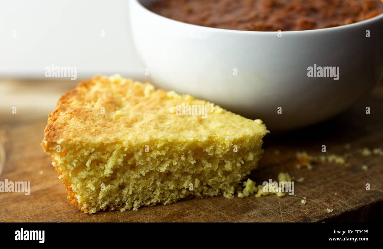A slice of cornbread with a bowl of chili Stock Photo - Alamy