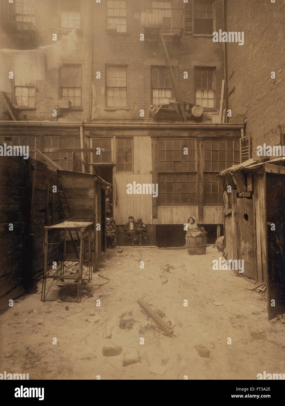 Tenement new york hi-res stock photography and images - Alamy