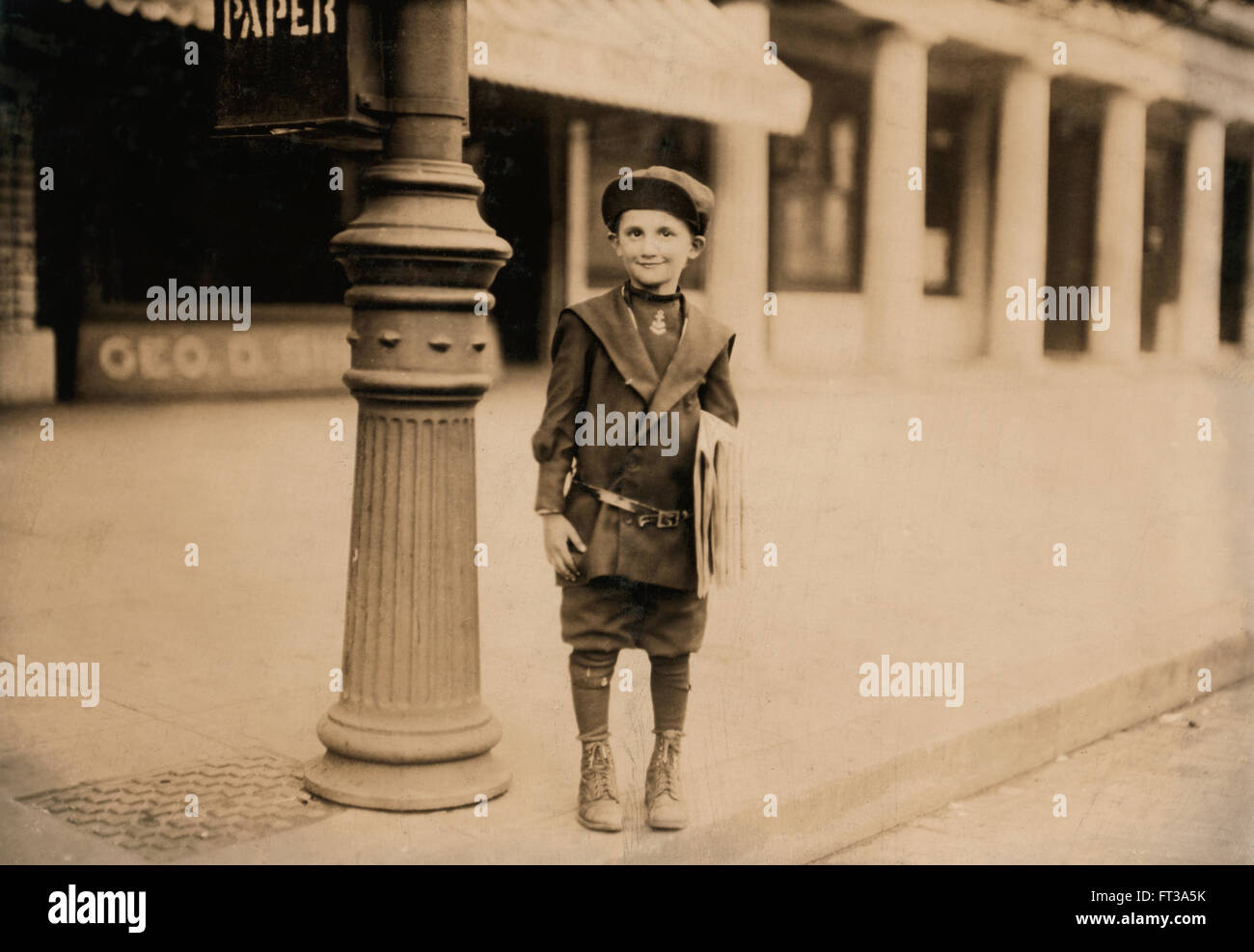 Newsboy cap hi-res stock photography and images - Alamy