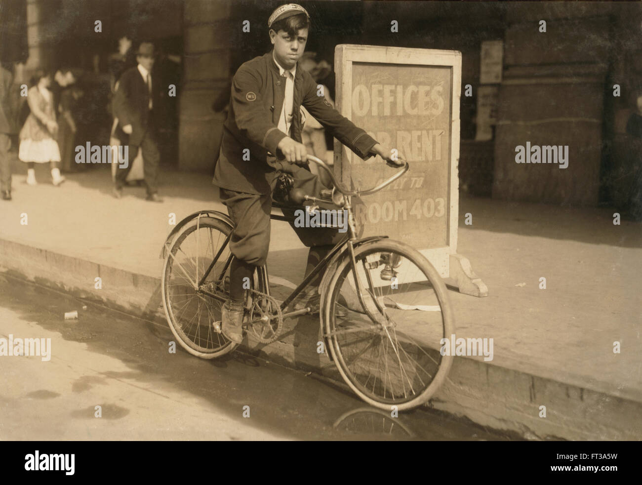 Vintage boy hi-res stock photography and images - Alamy