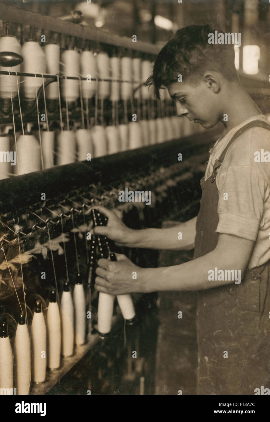 Textile mill worker historical hi-res stock photography and images - Alamy