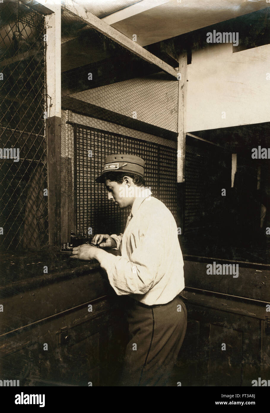 Telegraph boy usa hi-res stock photography and images - Alamy