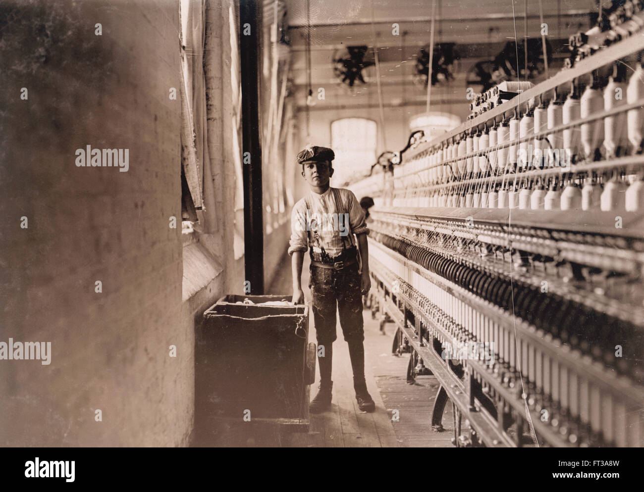 Textiles factory 1900s hi-res stock photography and images - Alamy