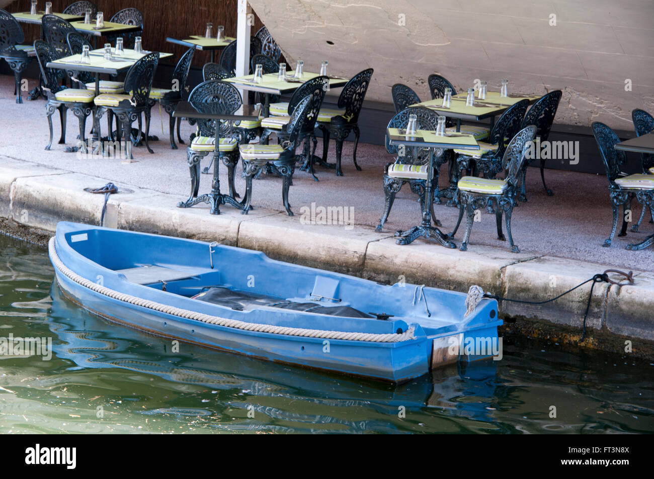 Quiet outside restaurant Stock Photo - Alamy