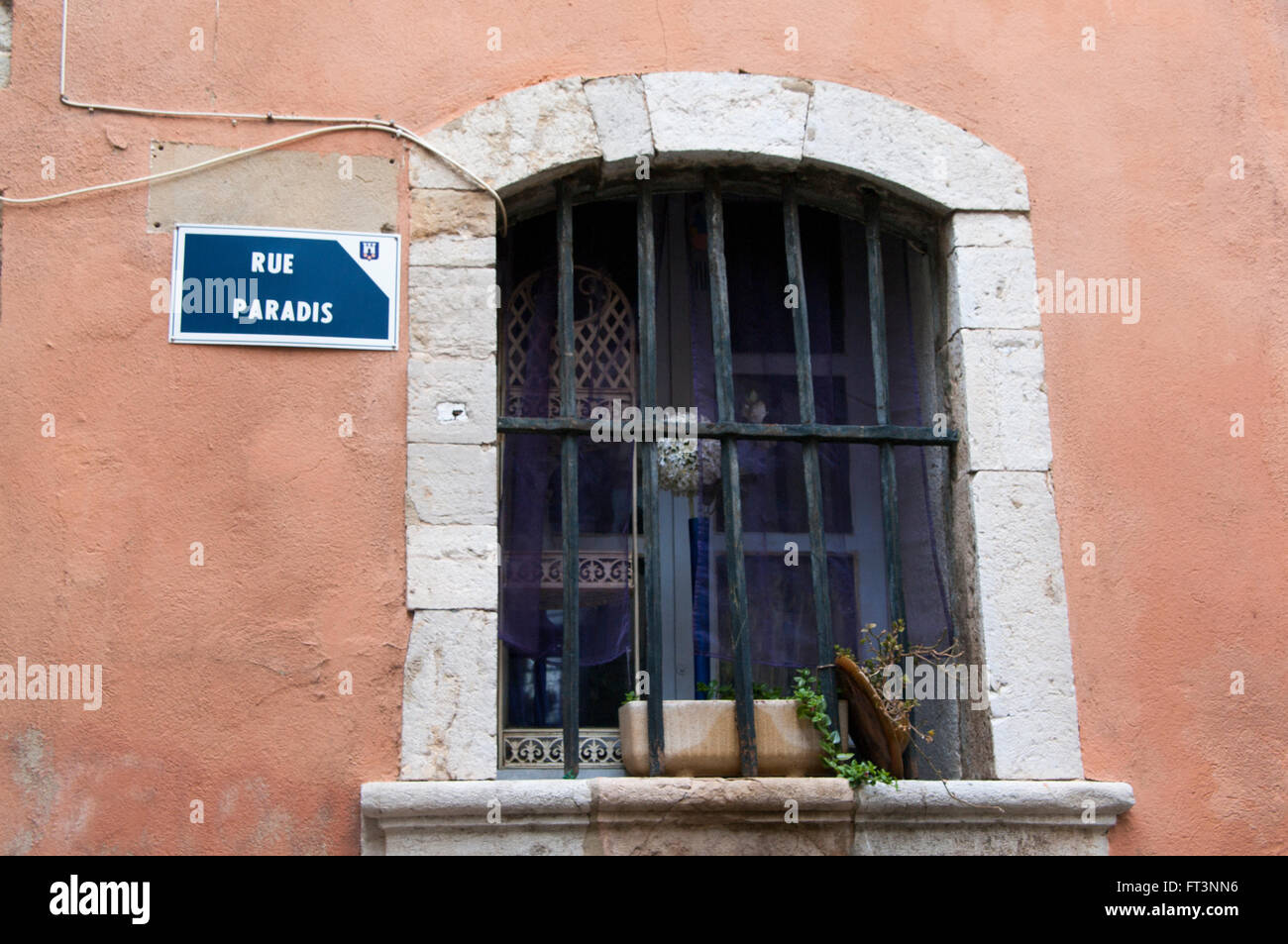 Paradise street sign hi-res stock photography and images - Alamy
