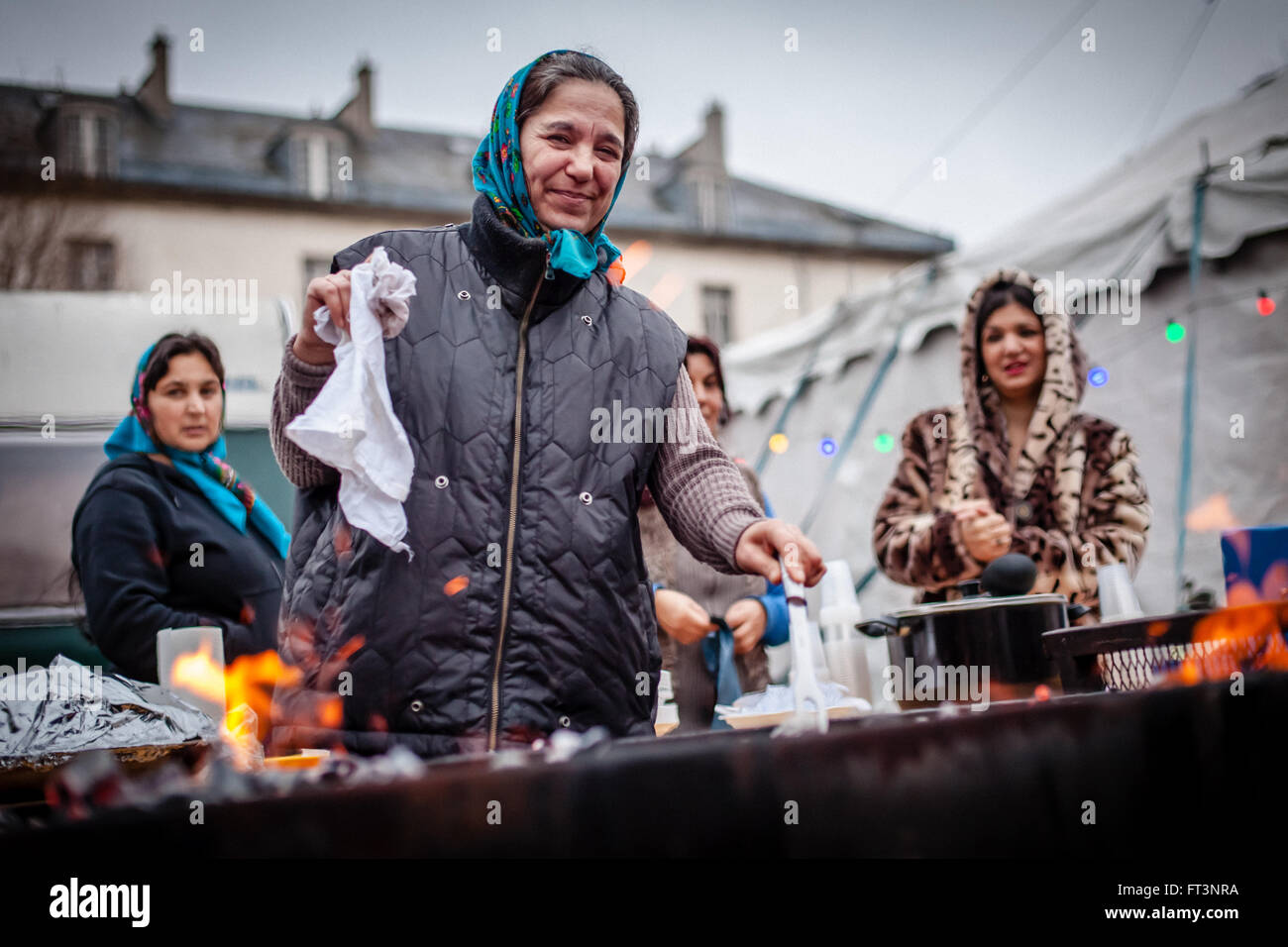 Gypsies women cooking Stock Photo - Alamy