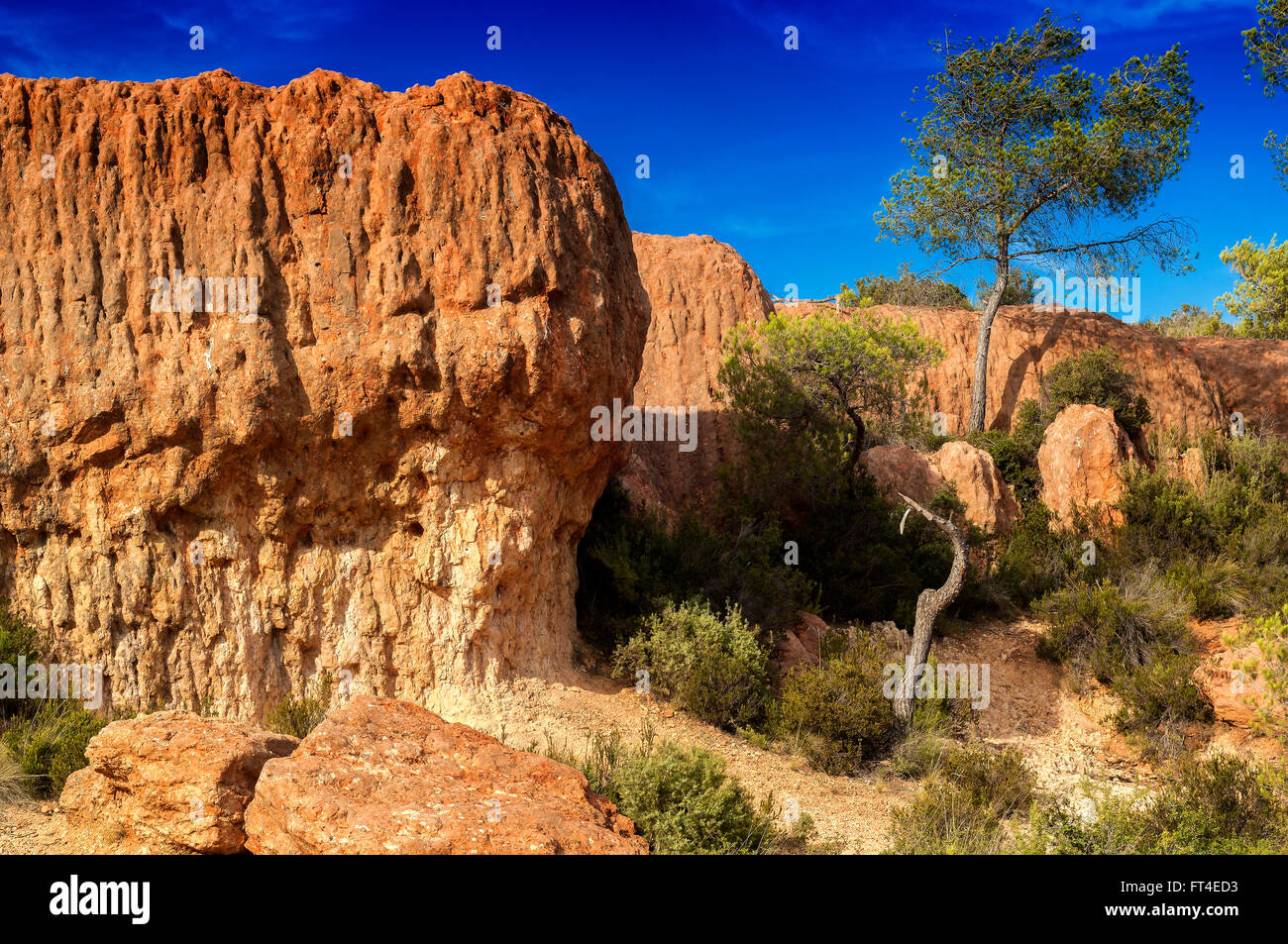les ravin vers La source de l'Infernet les Pennes Mirabeau France Stock ...