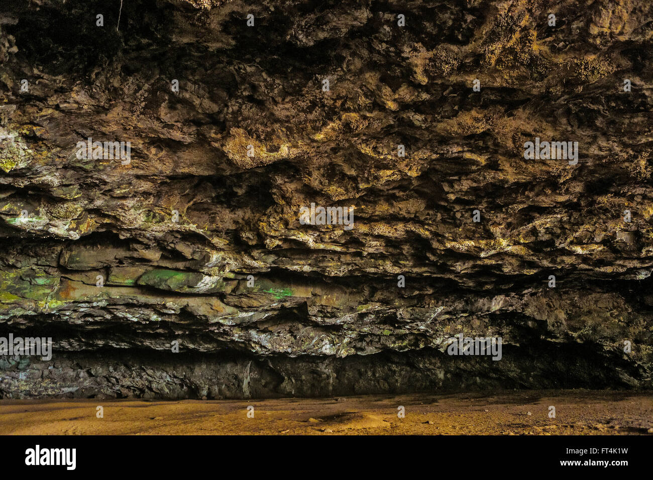 Maniniholo Dry Cave Stock Photo - Alamy