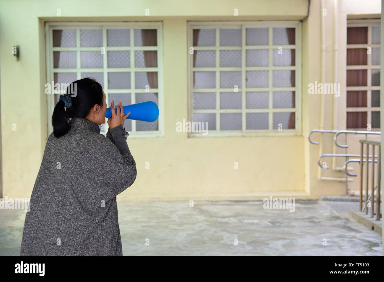 Reading shouting hi-res stock photography and images - Alamy