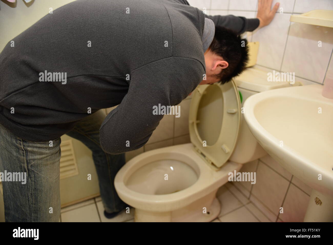 Man uncomfortable sitting hi-res stock photography and images - Alamy