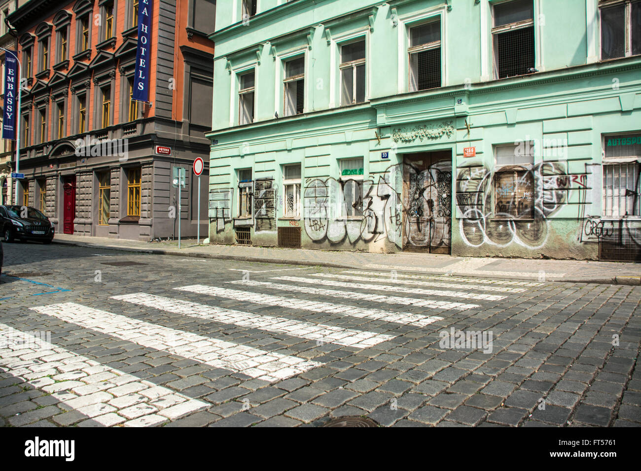 Zebra graffiti hi-res stock photography and images - Alamy