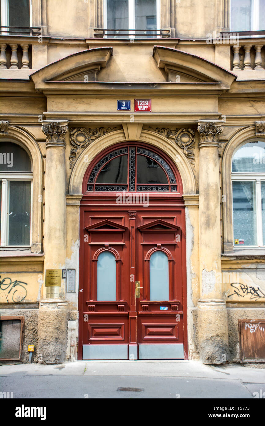 Apartment door hi-res stock photography and images - Alamy