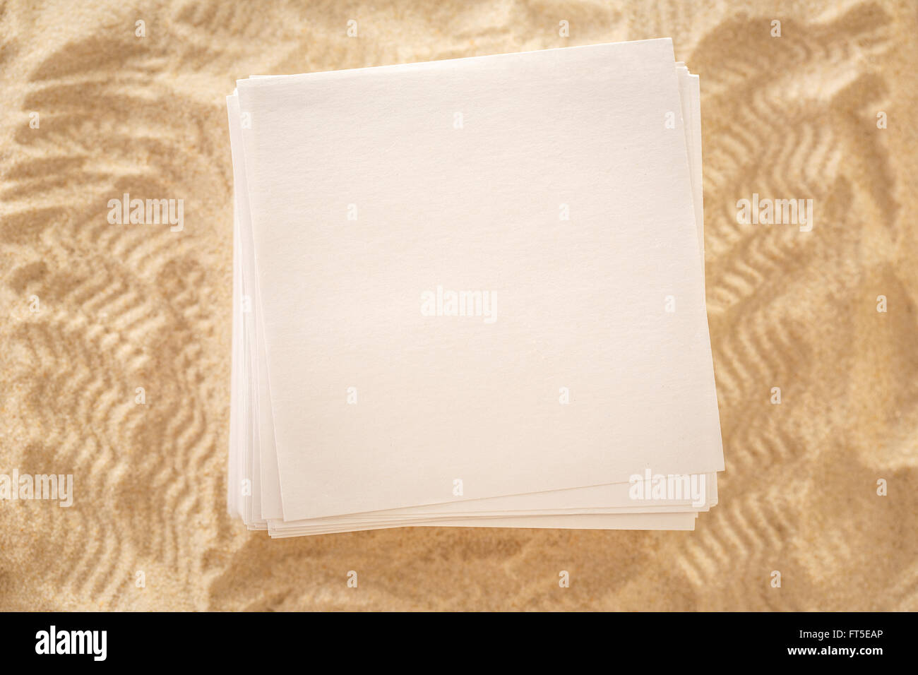 Blank sheets texture hi-res stock photography and images - Alamy