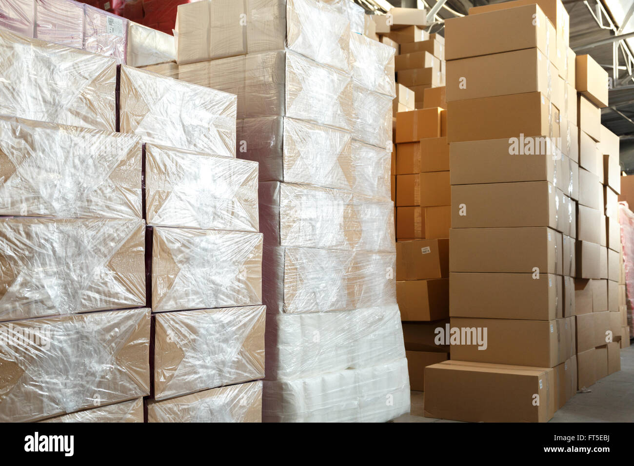 Cardboard cargo hi-res stock photography and images - Alamy