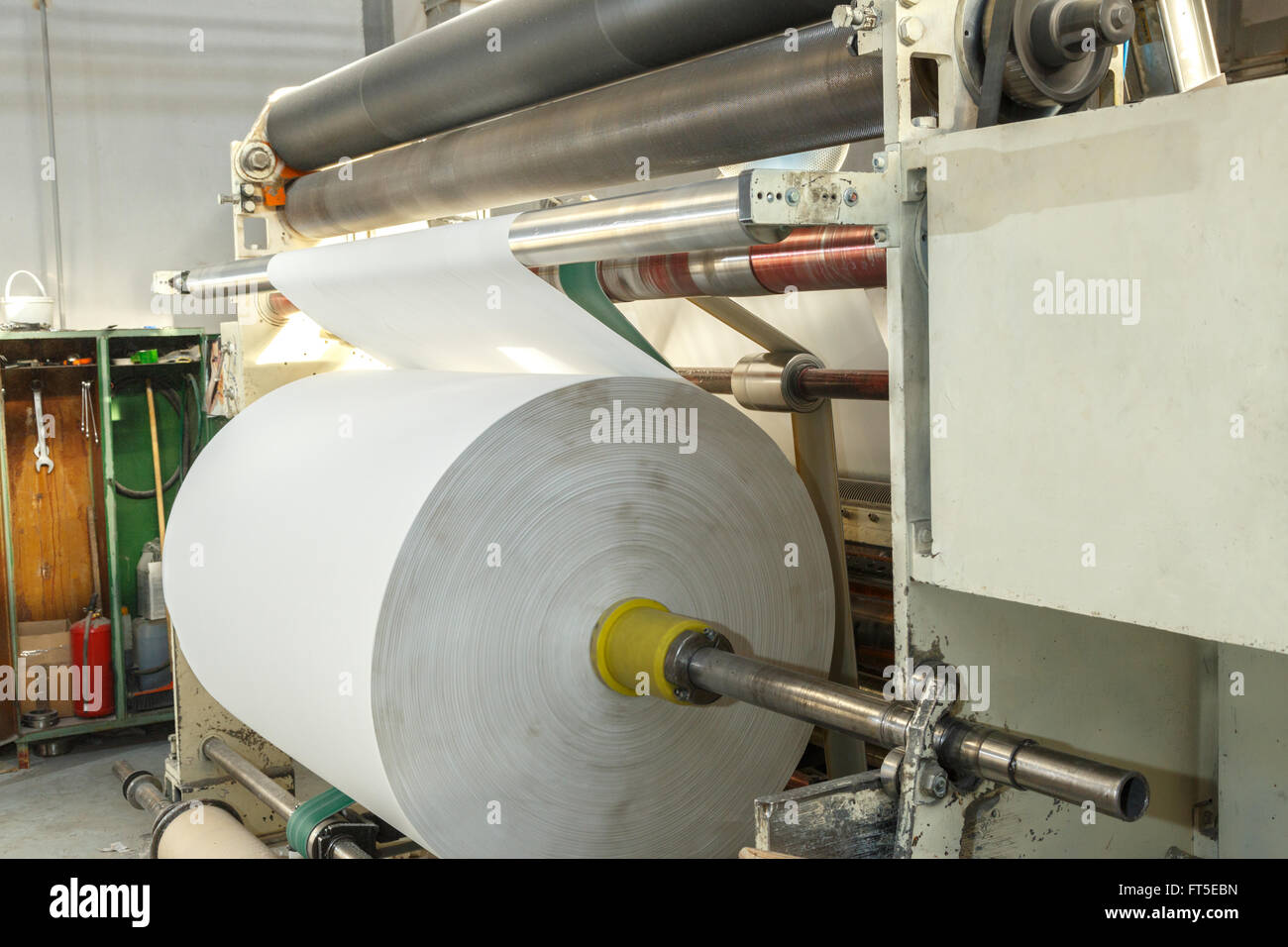Paper manufacturing hi-res stock photography and images - Alamy