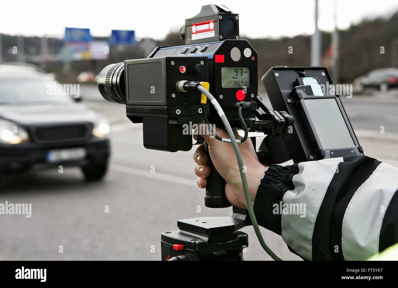 Security officer checking car hi-res stock photography and images - Alamy