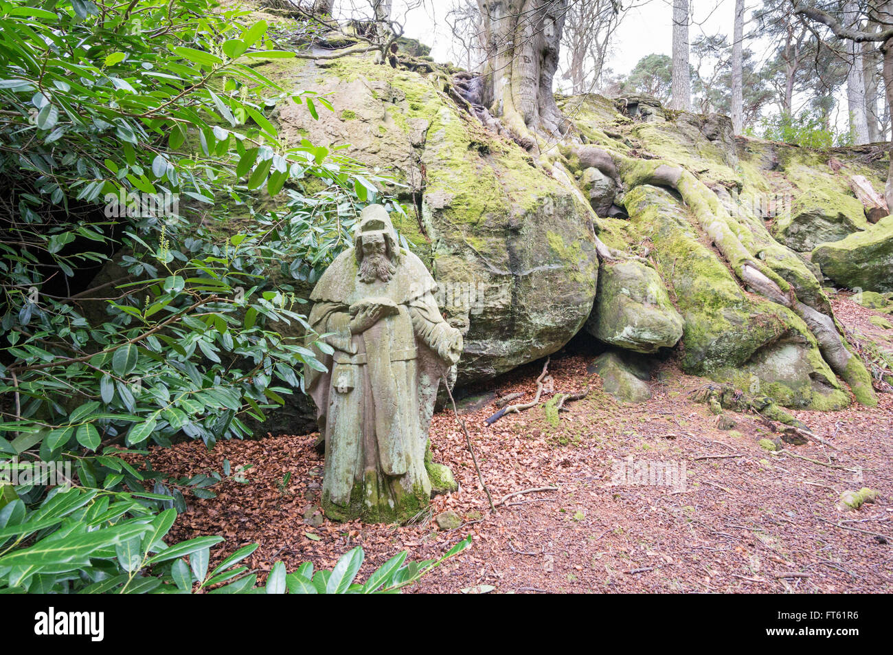Monk statue hi-res stock photography and images - Alamy