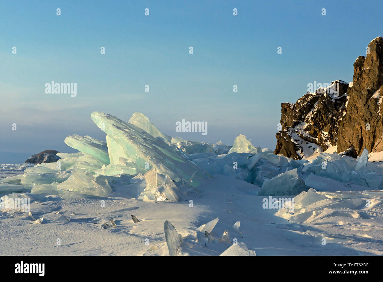 Ice clumps hi-res stock photography and images - Alamy