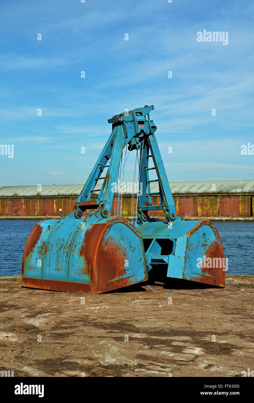 Clam Shell Crane Bucket High Resolution Stock Photography and Images ...