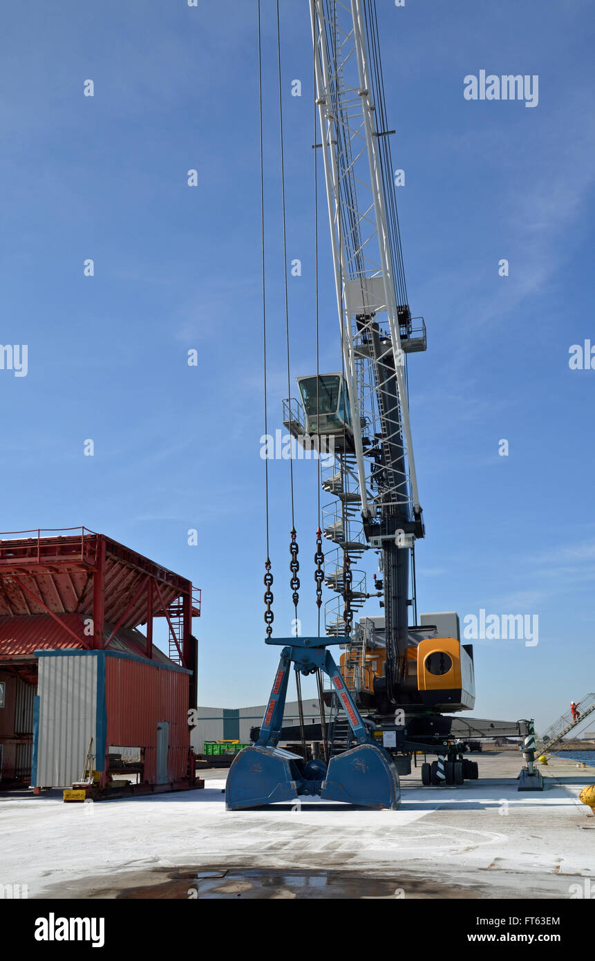 Clam Shell Crane Bucket High Resolution Stock Photography and Images ...