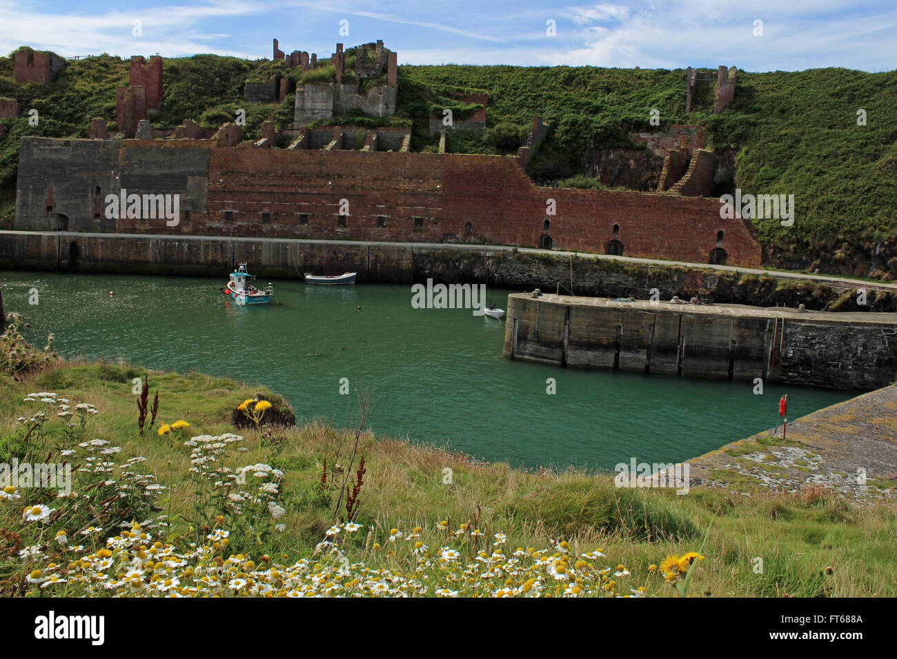 Porthgain Harbour Pembrokeshire Stock Photo - Alamy