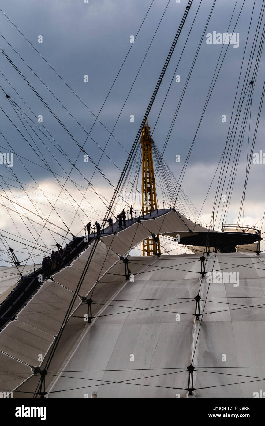 People climbing o2 arena dome hi-res stock photography and images - Alamy