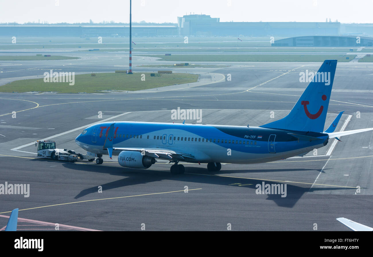 Tui engines hi-res stock photography and images - Alamy