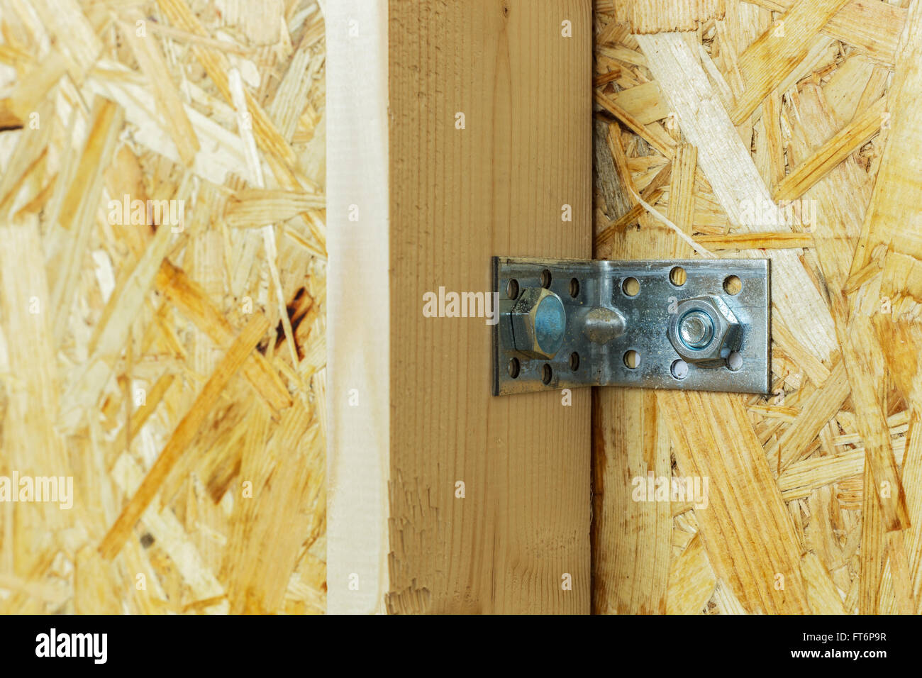 Home construction. Connection of two beams Stock Photo - Alamy