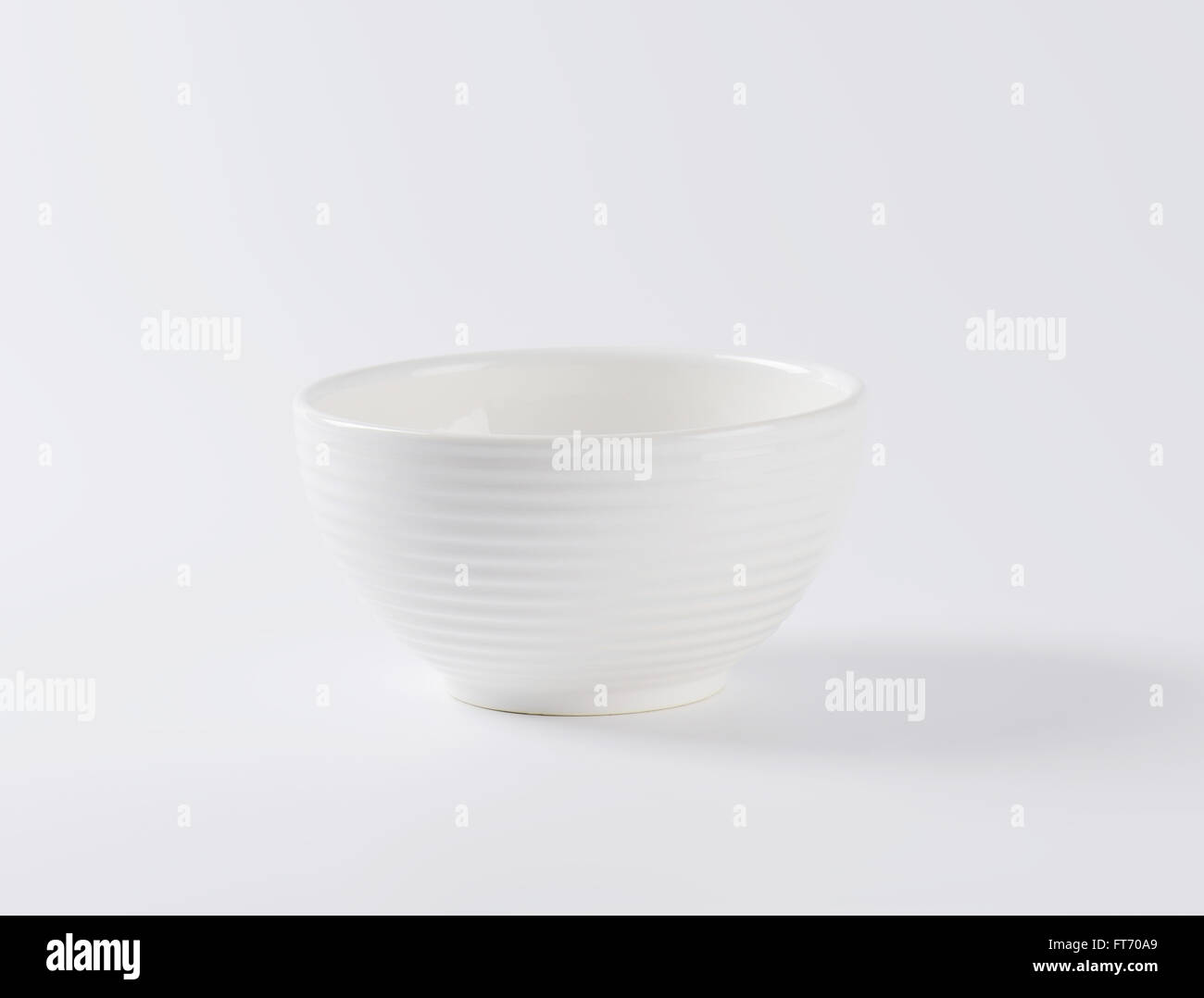 empty white bowl on white background Stock Photo - Alamy