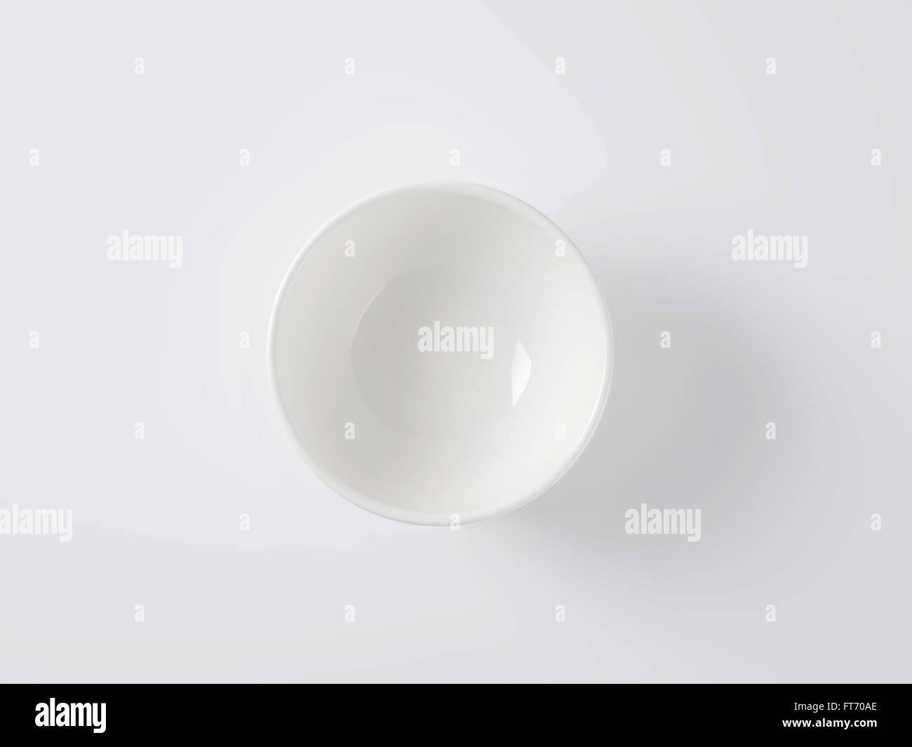 empty white bowl on white background Stock Photo - Alamy