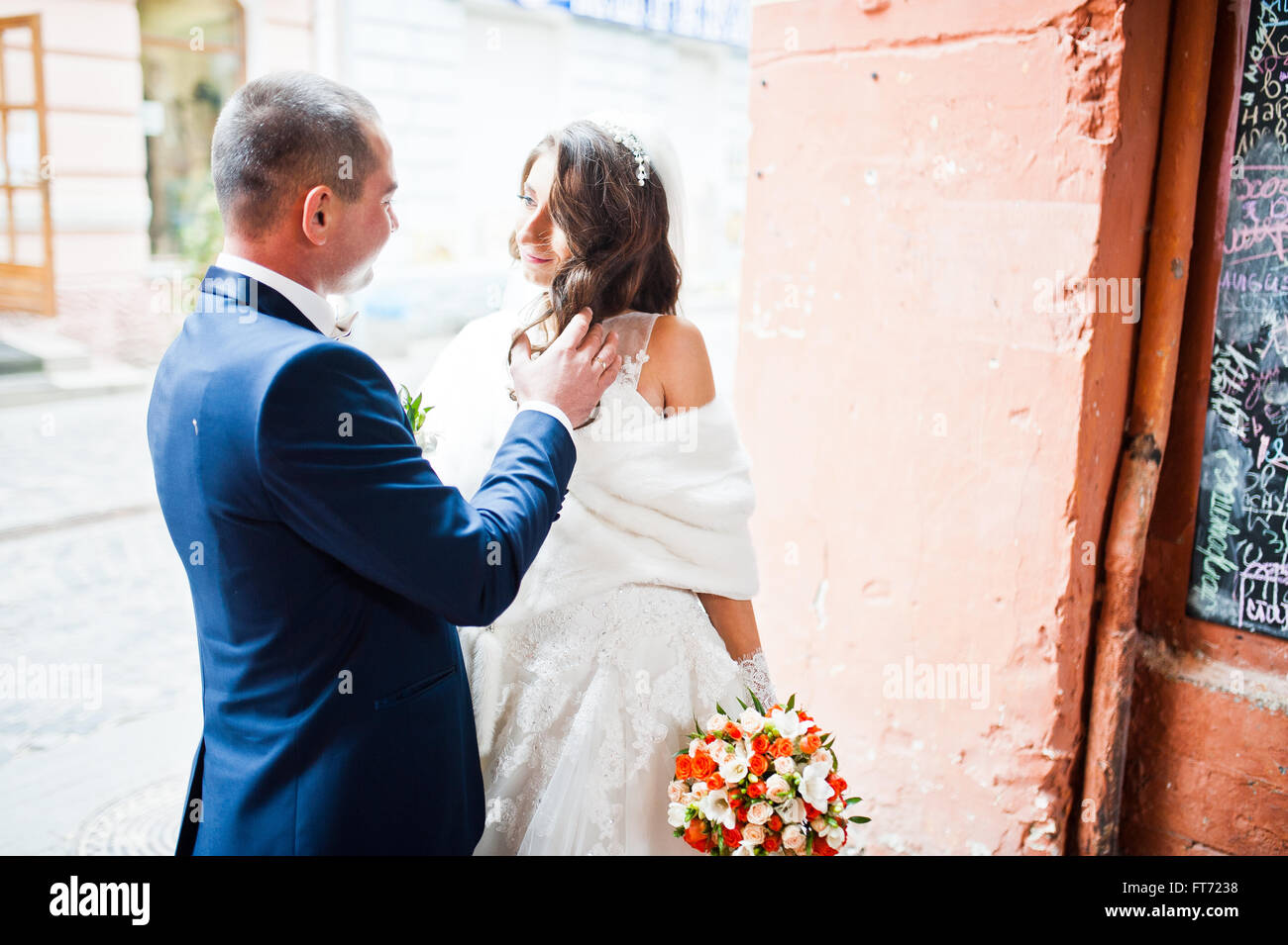 Wedding couple under the arch in bystreets Stock Photo - Alamy