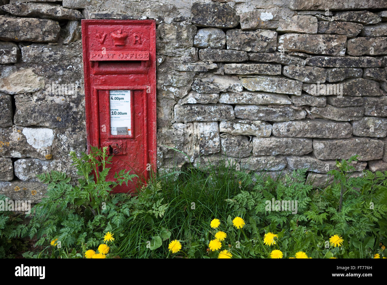 Victorian post box set in a wall hi-res stock photography and images ...